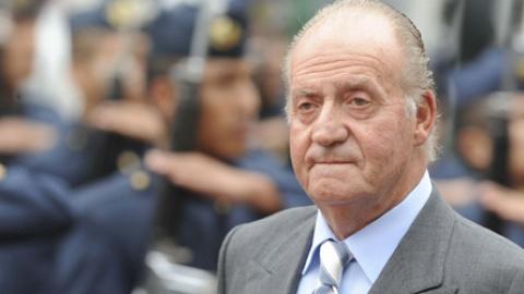 El Rey Juan Carlos a Nico Abad: "Quita el micrófono de ahí" | Público