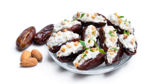 Receta de dátiles rellenos de queso y frutos secos | Público