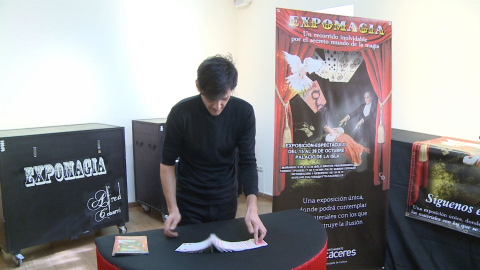 Una exposición y espectáculo acercan el mundo de la magia | Público