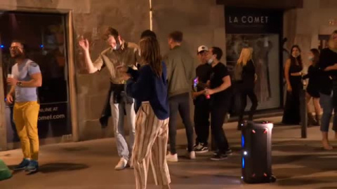 Macrobotellón en Barcelona con más de seis mil jóvenes en las calles ...