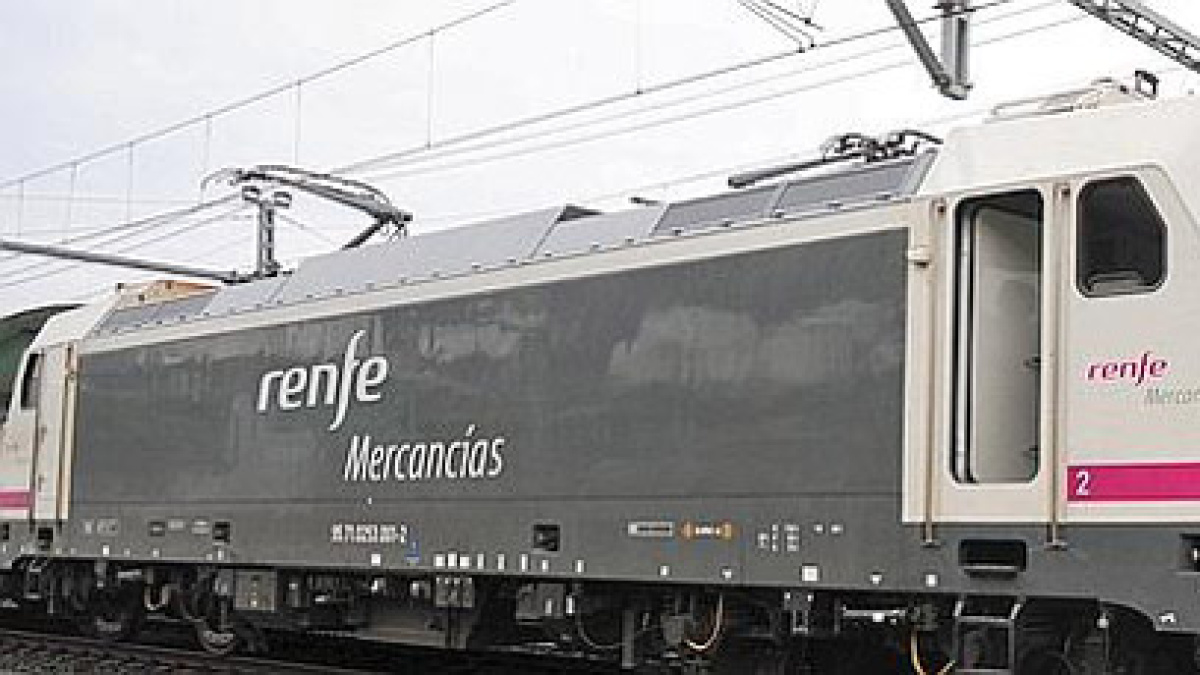 Renfe dará entrada a un socio privado en su filial de Mercancías | Público
