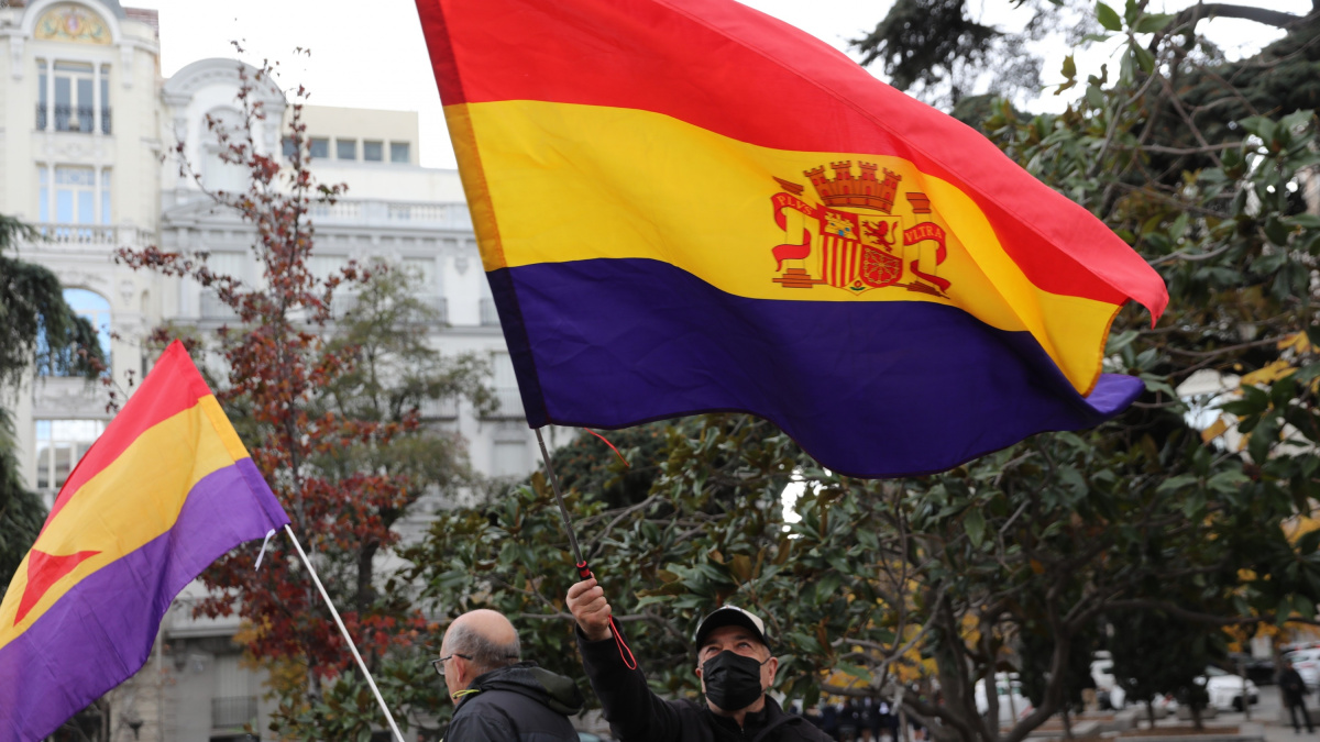 Así es la bandera de la Segunda República española | Público