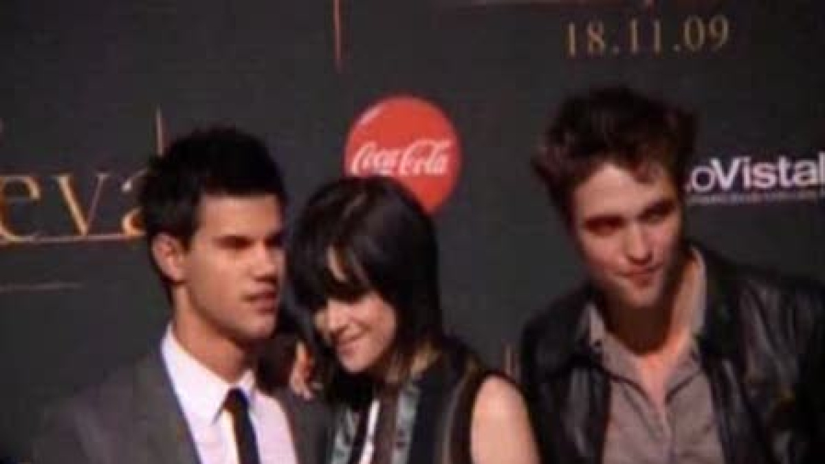 Pattinson acomplejado por los músculos de Lautner | Público