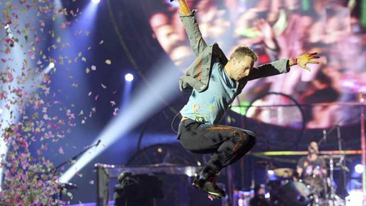 Coldplay proyecta su perfecta película de pop-rock de estadio | Público