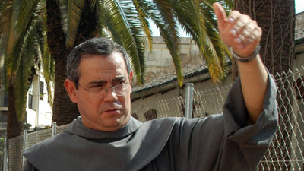 El don de gentes del 'padre Manolo' | Público