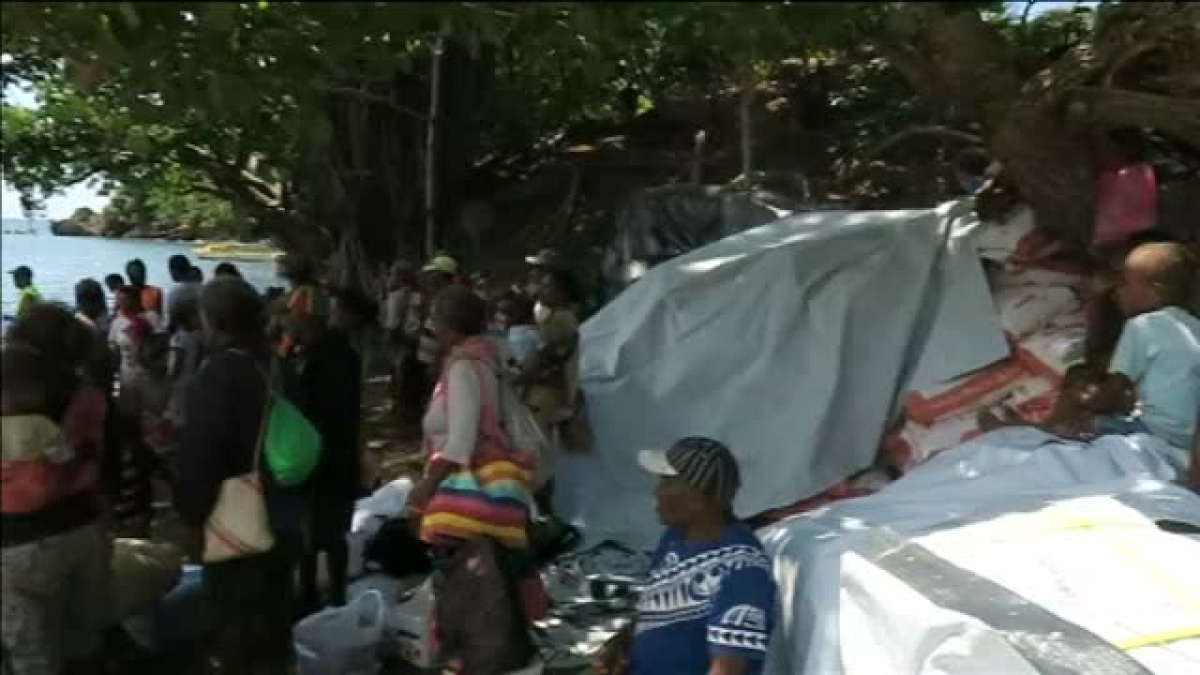 La erupción del volcán Monaro Voui obliga a la evacuación de 8.000 ...