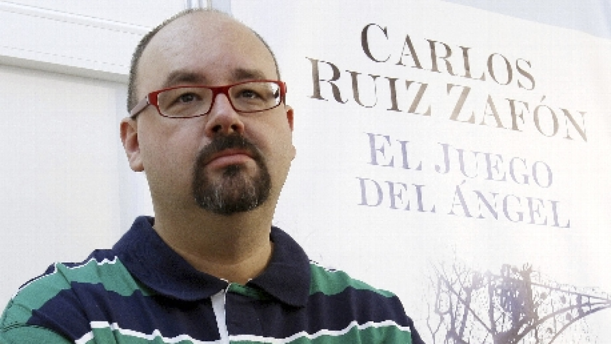 Martín Mazza, una estrella del porno gay en la Feria del Libro | Público
