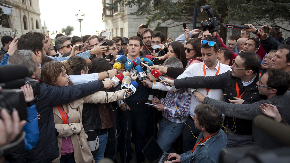 Albert Rivera tira de españolismo para diferenciarse de Podemos en la ...