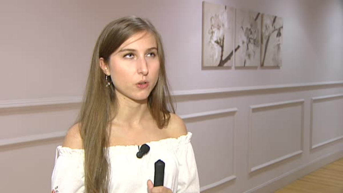 Sandra, la primera persona con sordoceguera contratada por una ...