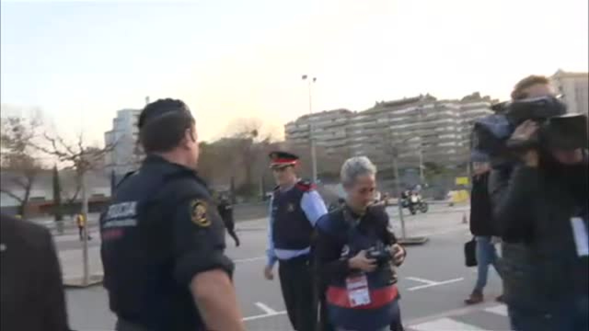 El conseller Buch llega de los primeros al Camp Nou | Público