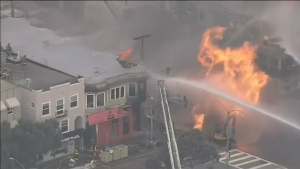 Impresionante llamarada por la explosión de una tubería de gas en San ...