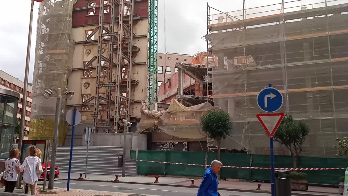 Derriban el histórico edificio de Bide Onera de Barakaldo para hacer viviendas | Público