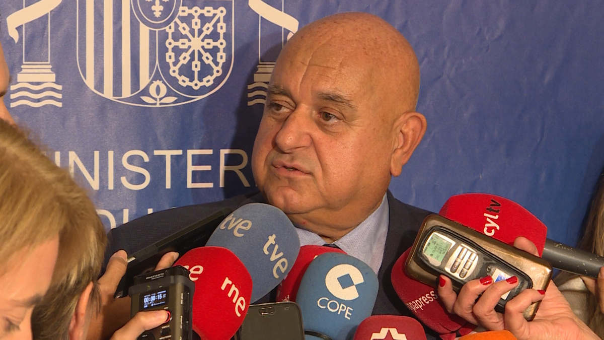 Moyano dice que se refería a ejemplos de "una época muy remota" | Público