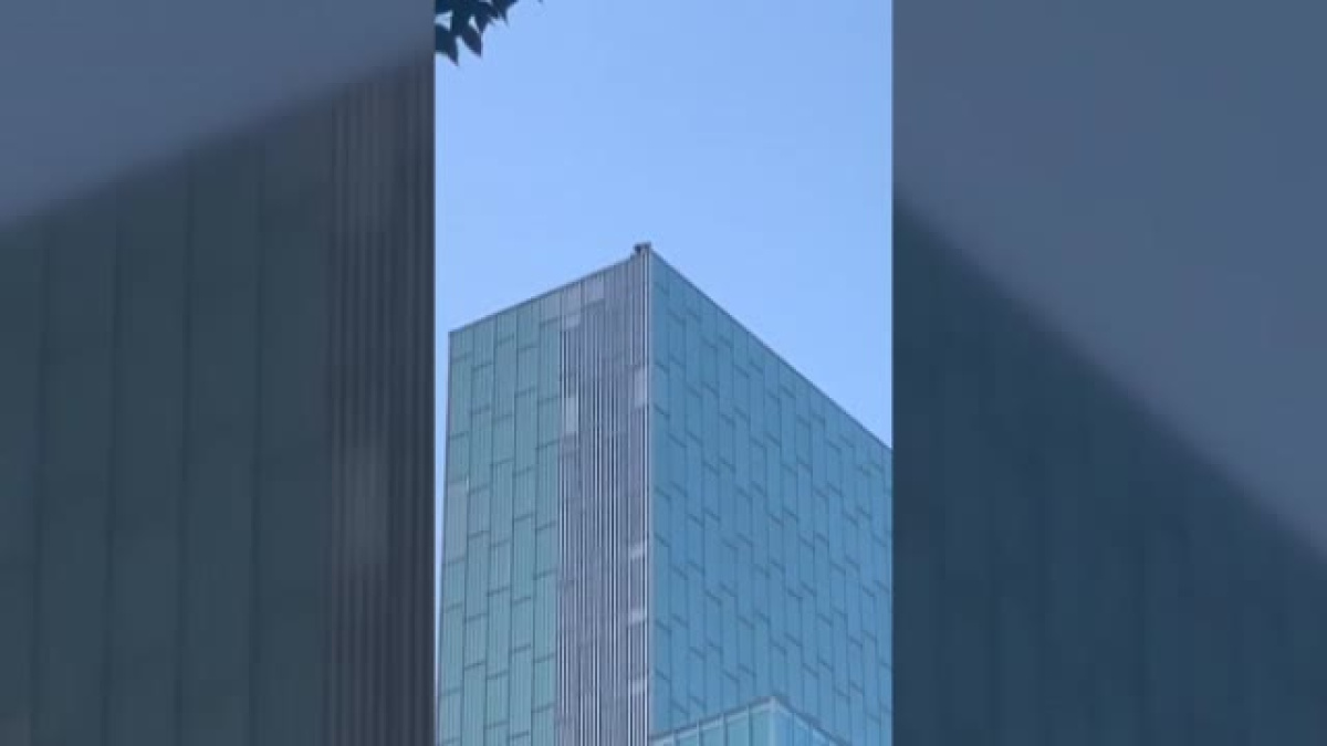 Un youtuber francés escala sin equipo la fachada de un hotel de ...