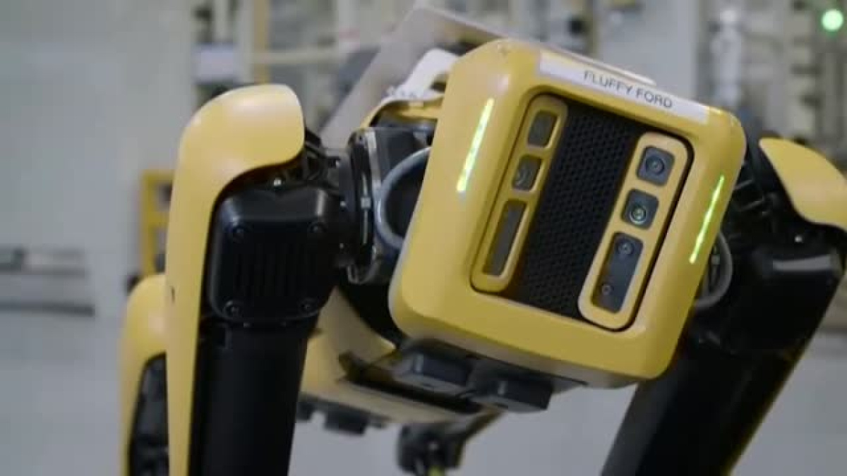 Así es 'Fluffy', el nuevo perro robot de Ford | Público