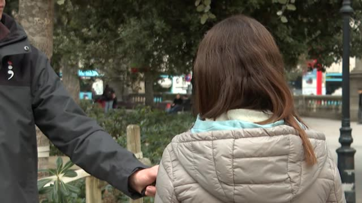 "Nos decía que en el teatro es normal saludarse con un pico" | Público