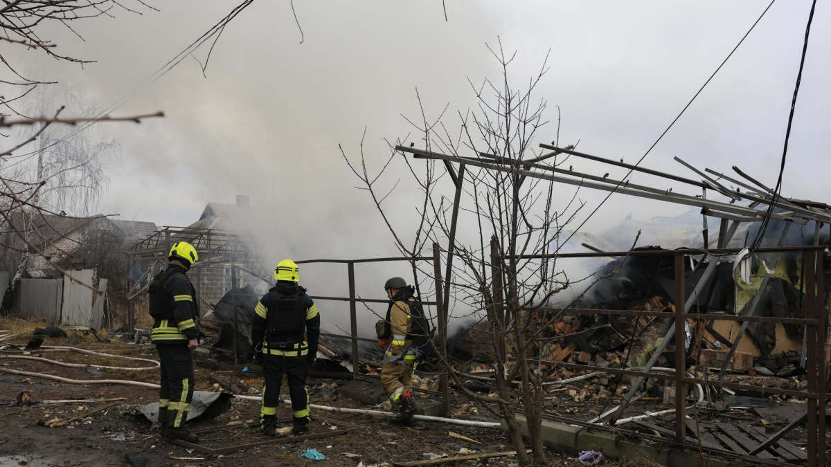 Rusia lanza un ataque masivo contra la infraestructura energética de Ucrania por Navidad | Público