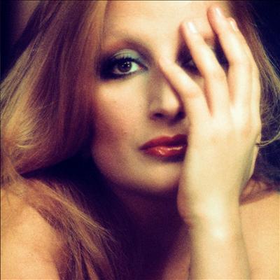 La cantante italiana Mina interpreta sus éxitos en castellano en ...